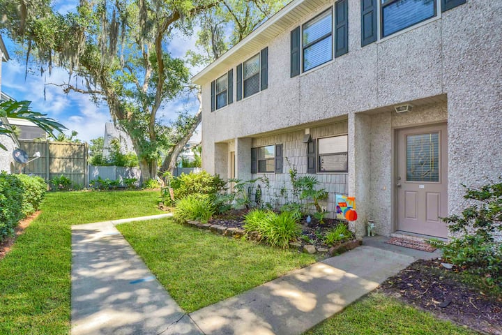 Updated 2 Bed/1.5 Bath Courtyard Villa Townhouse - St. Simons Island, GA