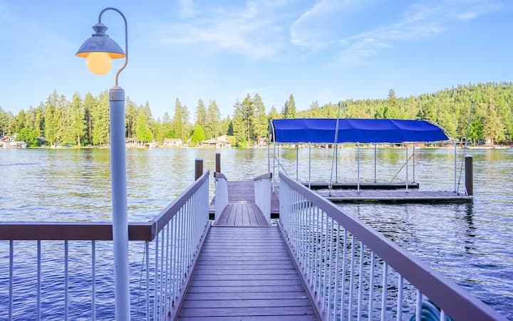 Luxe Waterfront Home W/ Dock, Deck & Spa Bath - Post Falls, ID