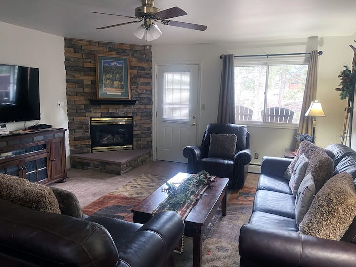 Condo Overlooking Fall River - Estes Park, CO