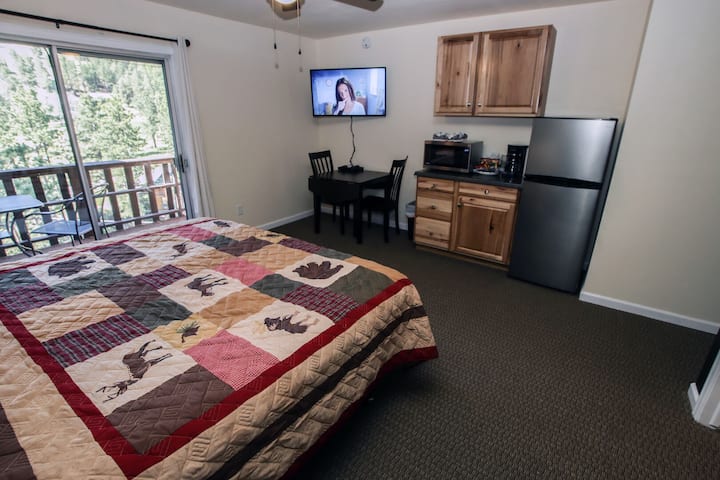 Studio With River View From Deck - Estes Park, CO