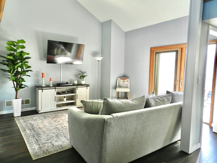 Derby House: Pickleball, Games, And Fun Inside! - Louisville, KY