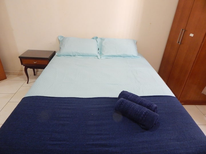 Espaçoso Apartamento Na Quadra Da Praia - Rio de Janeiro