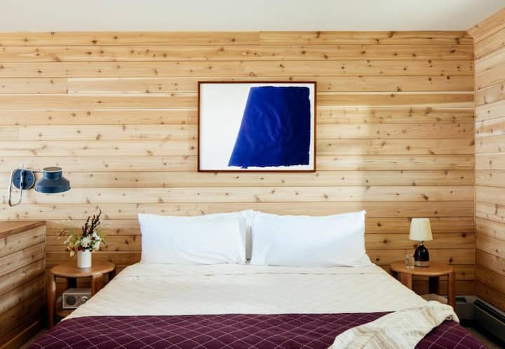 Junior Suite One King + Sofa Bed - Southold, NY