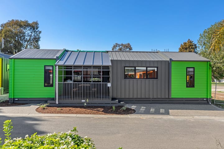 Superior Family Cabin (Sleeps 6) - Bendigo