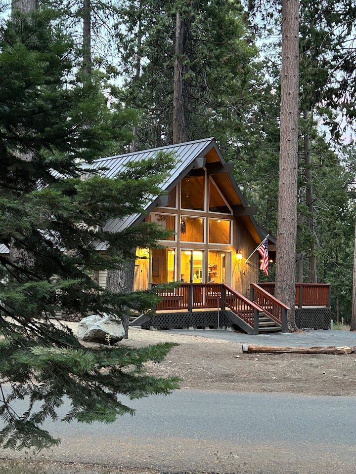 Elderberry+bluejay - Prime Location + Hot Tub! - China Peak Mountain Resort, CA