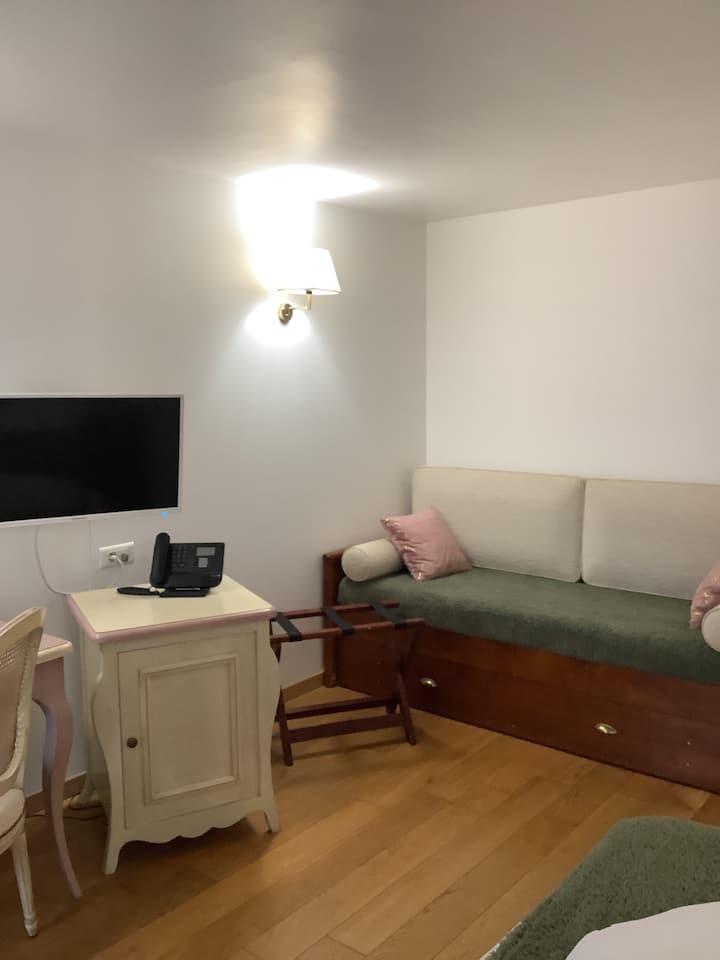 Chambre Spacieuse Face Au Canal - Montbard