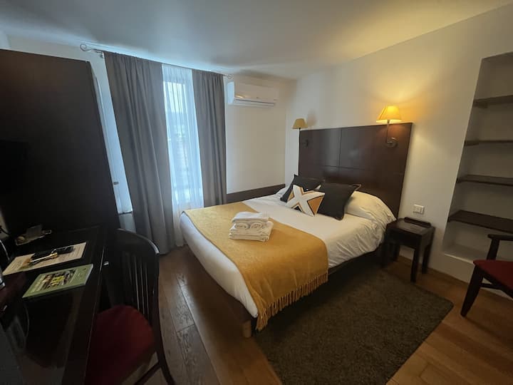 Chambre Double, Avec Douche - Montbard