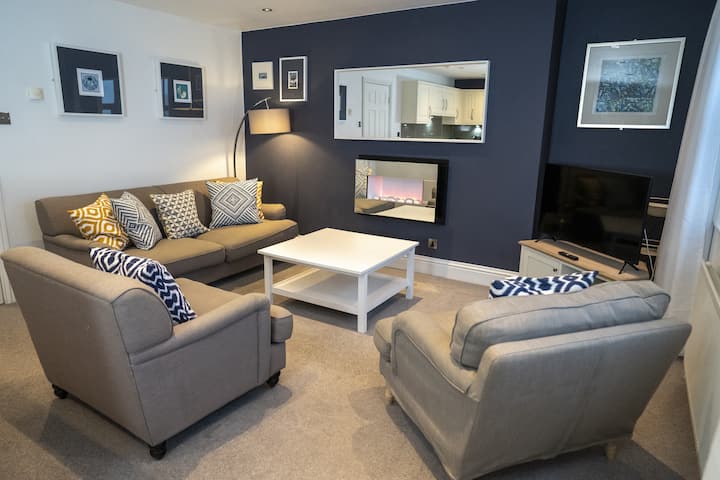 2 Bedroom Luxury 'Beach Life' Apartment. Sea View - Scarborough