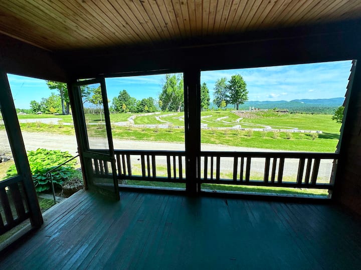 Stay At Yankee Magazine "Best Of New England!" - Littleton, NH
