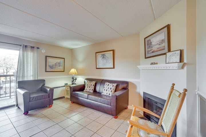 Gatlinburg Vacation Rental - Walk Downtown! - Gatlinburg, TN