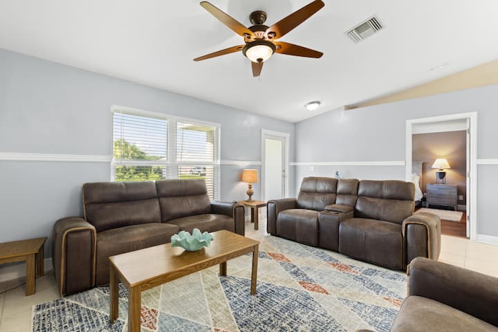 361) Villa Varges - Be Our Guest! - Lehigh Acres, FL