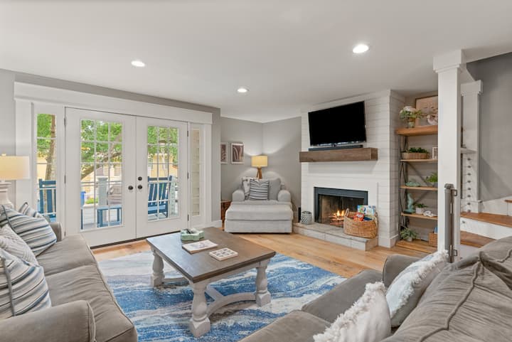 Beach Home Blocks From Beach And Restaurants! - St. Simons Island, GA