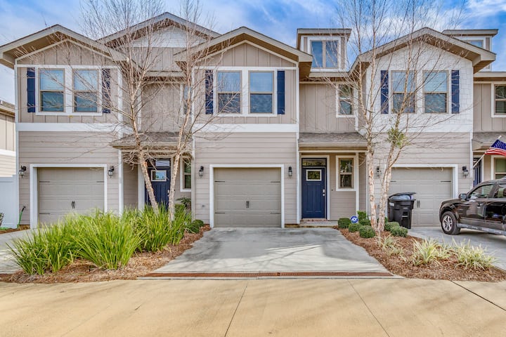 Pensacola Vacation Rental W/ Community Pool! - Pensacola, FL