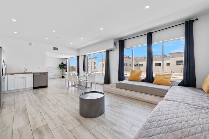 4-bedroom Oceanfront Haven On Ocean Drive By Mondo - Miami Beach, FL