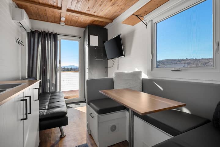 Modern & Upscale Tiny Home, Great Spot Near Stowe - Stowe, VT