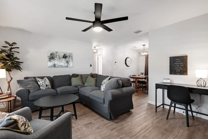 Centrally Located 2/1, Updated Orlando Duplex - Orlando