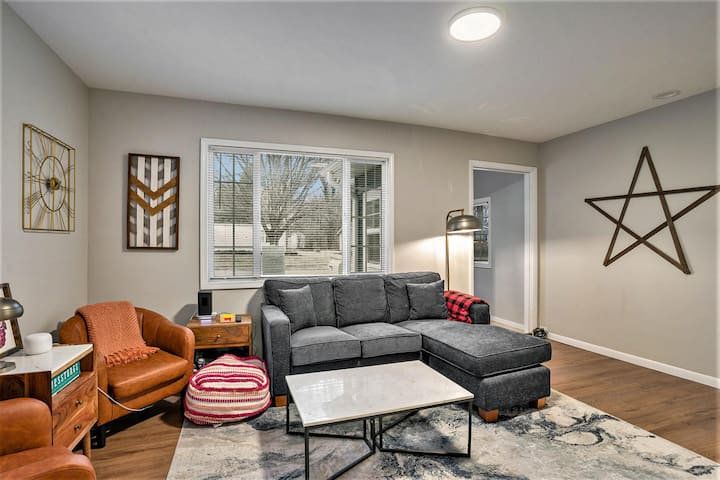 Adorable Getaway With Wifi, Fireplace, And Grill - - South Haven, MI