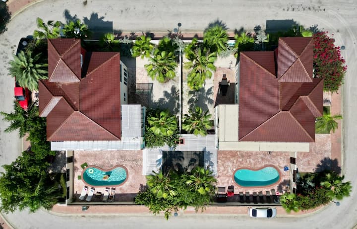 Two Attached Villas 14 Bedrooms For 28 Guests ! - Aruba