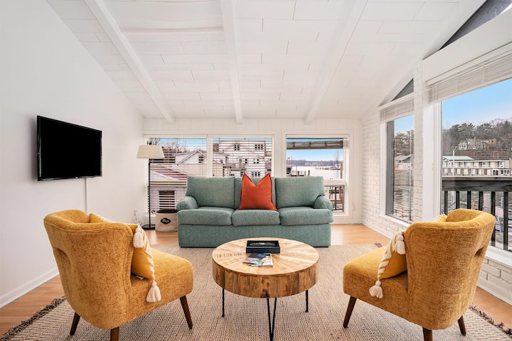 Downtown Apartment With Water View And Parking - Holland, MI