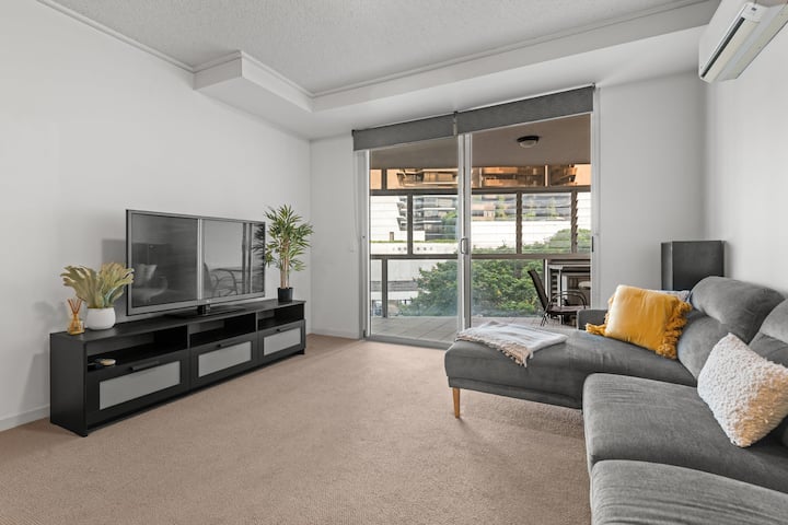 Urban Oasis In The Valley With Pool, Spa & Gym - Brisbane