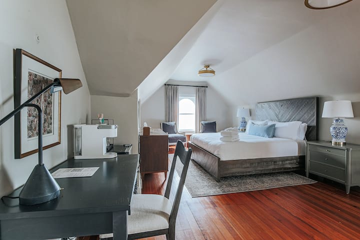 The Frederick Suite At The Historic Berkeley Place - Staunton, VA