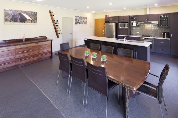 2br Chalet L Gym L Indoor Pool L Tennis L Wifi - Thredbo