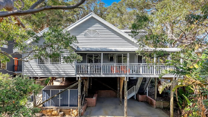 Vista Del Mar | Pets Welcome | Accom Holidays - Avoca Beach
