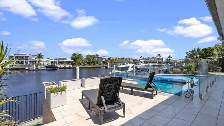 Bribie Bliss: Luxe Canal Living - Brisbane