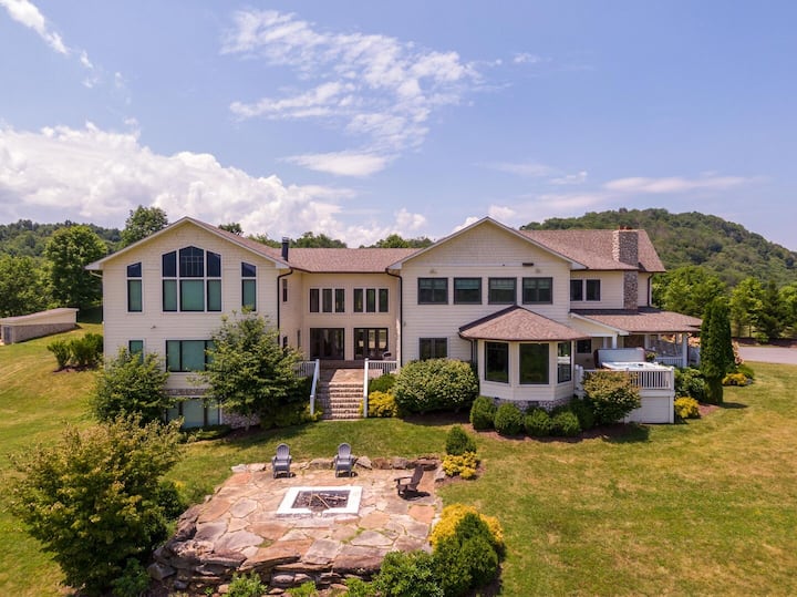 Sunnyside Farm - Luxury Home With All Amenities! - Boone, NC