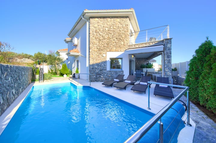 Villa Miracle 2 With Heated Pool - Krk