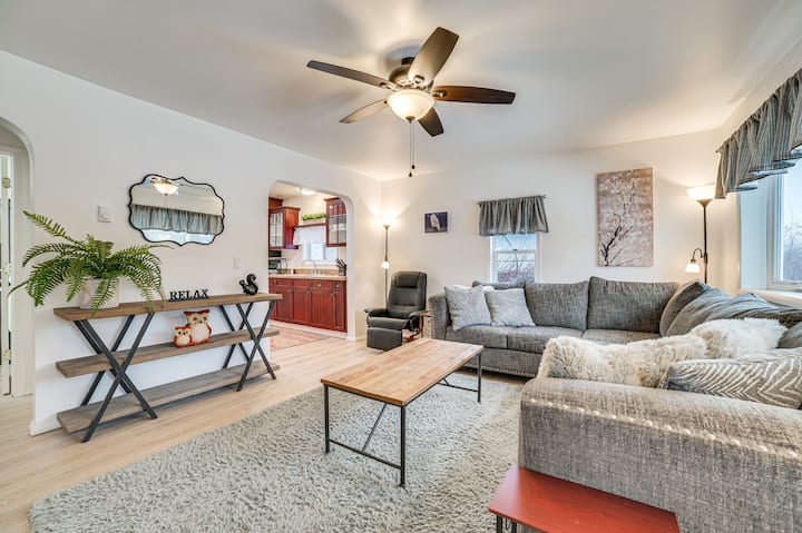 1 Mi To Little Traverse Bay: Home W/ Fire Pit - Petoskey, MI