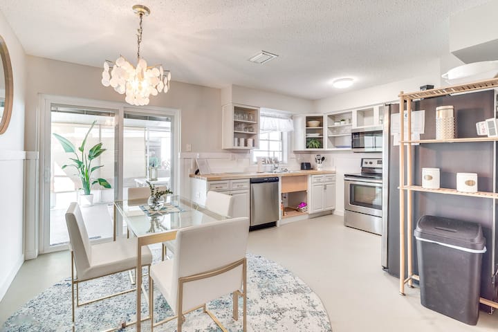Crystal River Home: 2 Mi To Three Sisters Springs! - Crystal River, FL