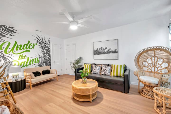 The Palm Retreat With Heated Pool - North Redington Beach, FL