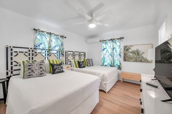 Cozy Tropical Getaway | Private Suite, Shared Pool - North Redington Beach, FL