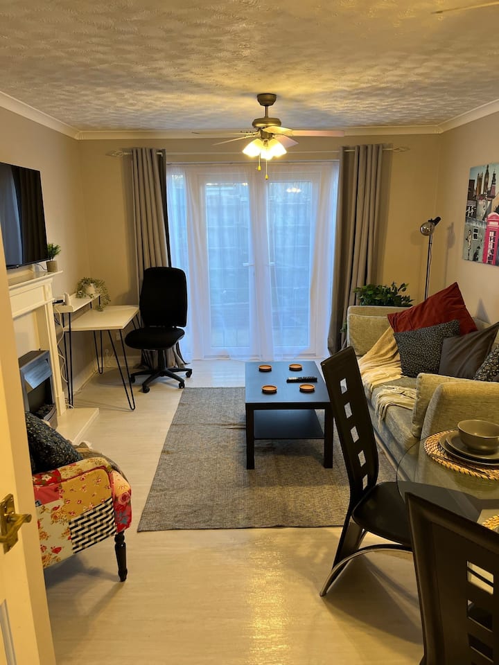 Cosy Corner - 2 Bed, Parking, General Hospital - Paultons Park Home of Peppa Pig World