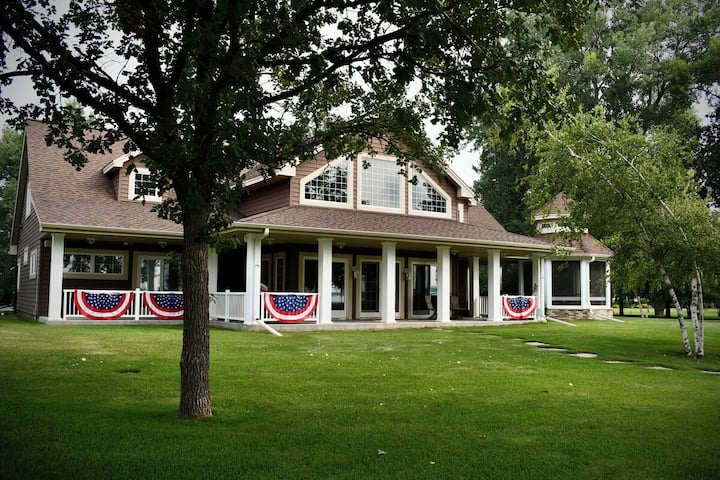 Luxury Lakefront Home:  Swim Spa & Flat Beach! - Rush Lake, MN