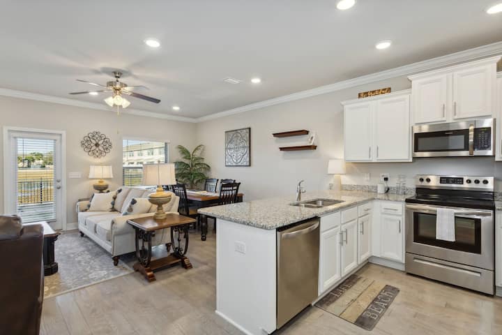 Downtown Townhome L Pool L Quiet & Family Friendly - Pensacola, FL