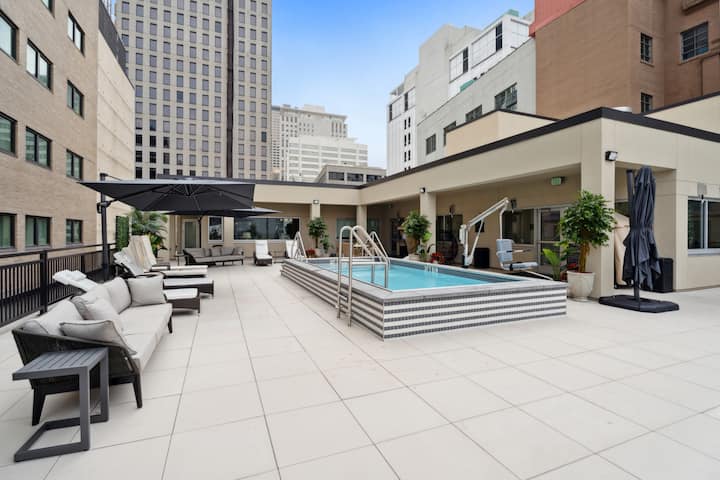 Spacious 6br Near French Quarter & Superdome - New Orleans, LA