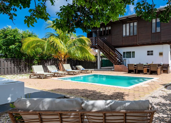 Oasis On The Hill - Curaçao