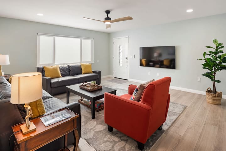 Spacious Beach Retreat: Walk To Beach & Village - Carlsbad, CA