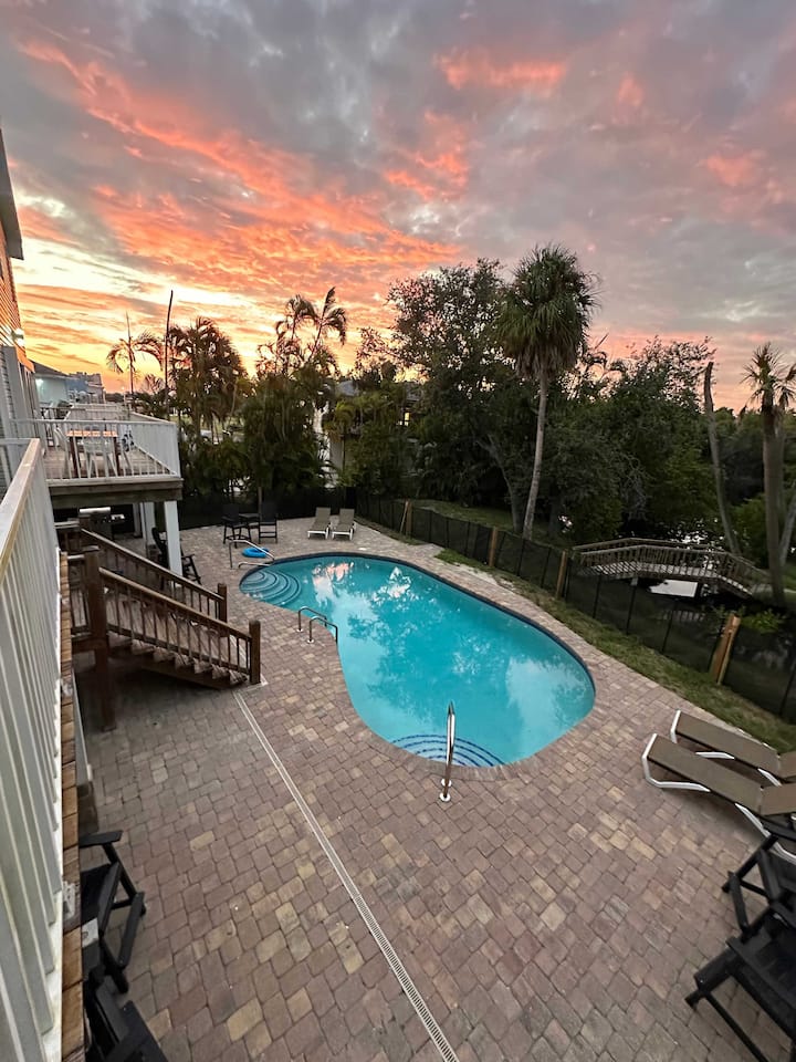20 Guests 2 Homes W/heated Pool -Walk To Beach - Fort Myers Beach, FL