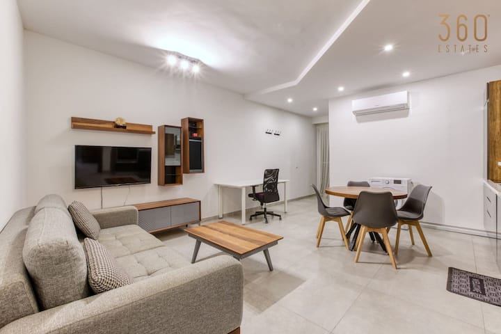 Stylish Swieqi 1br Apt With Pool Access, Wifi & Ac - Malta