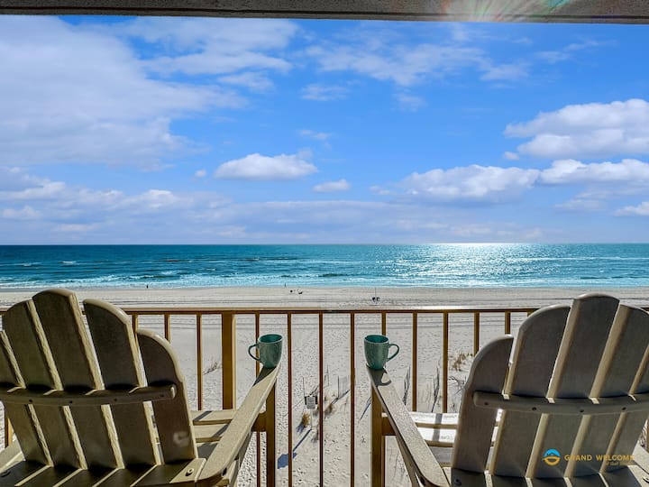 Beachfront Corner Condo | $400 Free Activities - Gulf Shores, AL
