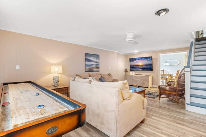 Steps To Beach | Backyard | Shuffle Board | A/c - Hampton Beach, NH