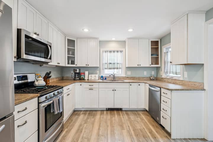 Steps To Beach | Backyard | Shuffle Board | A/c - Hampton