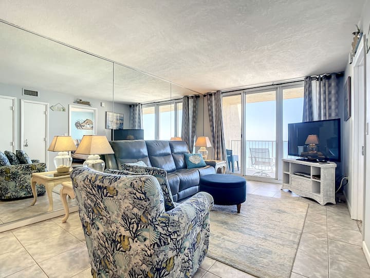 Oceanfront Condo - Pool, Beach, Steps From Flagler - New Smyrna Beach, FL