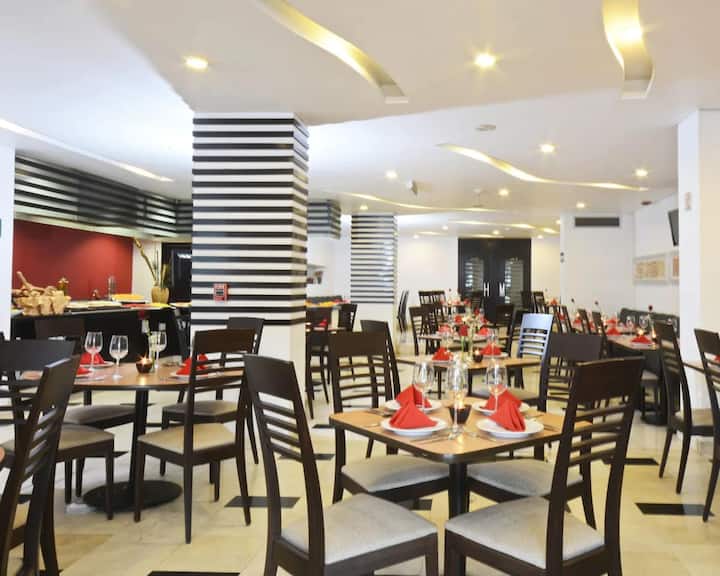 Near Angel Of Independence + On-site Restaurant - Mexico City