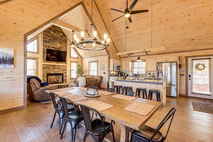 Cabin W/ Hot Tub & Sauna: 5 Mi To Dtwn Blue Ridge! - Blue Ridge, GA