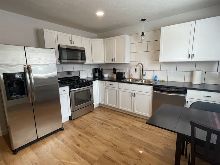 Contemporary 2bd 1.5ba Townhouse - Bloomington