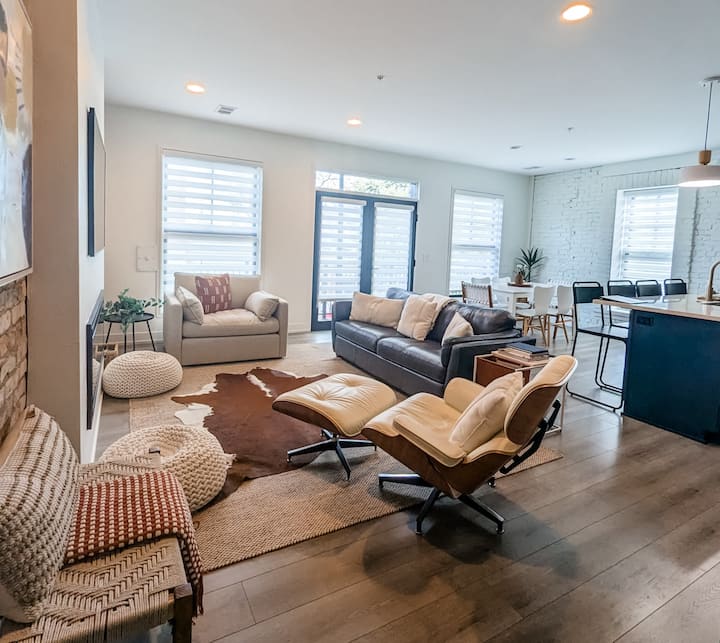 Stylish Downtown Loft With Balcony On 8th Street - Macatawa, MI